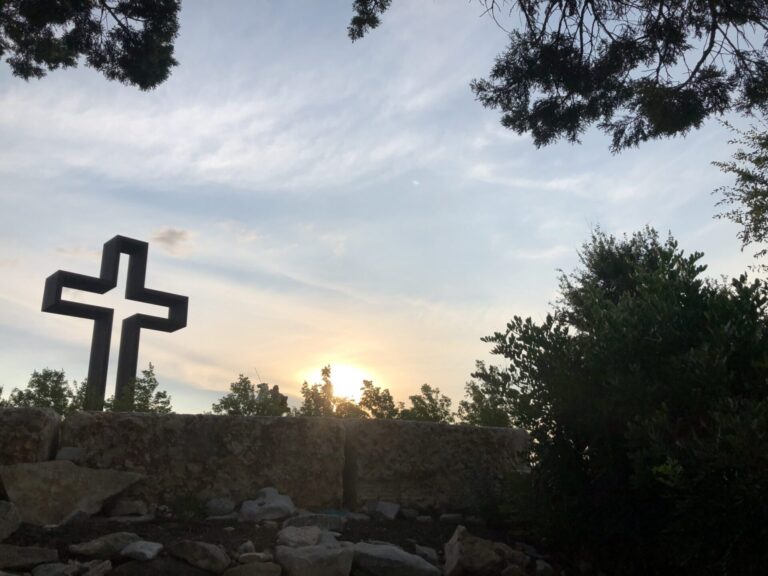 Symbolism of “The Empty Cross” - The Coming King Foundation